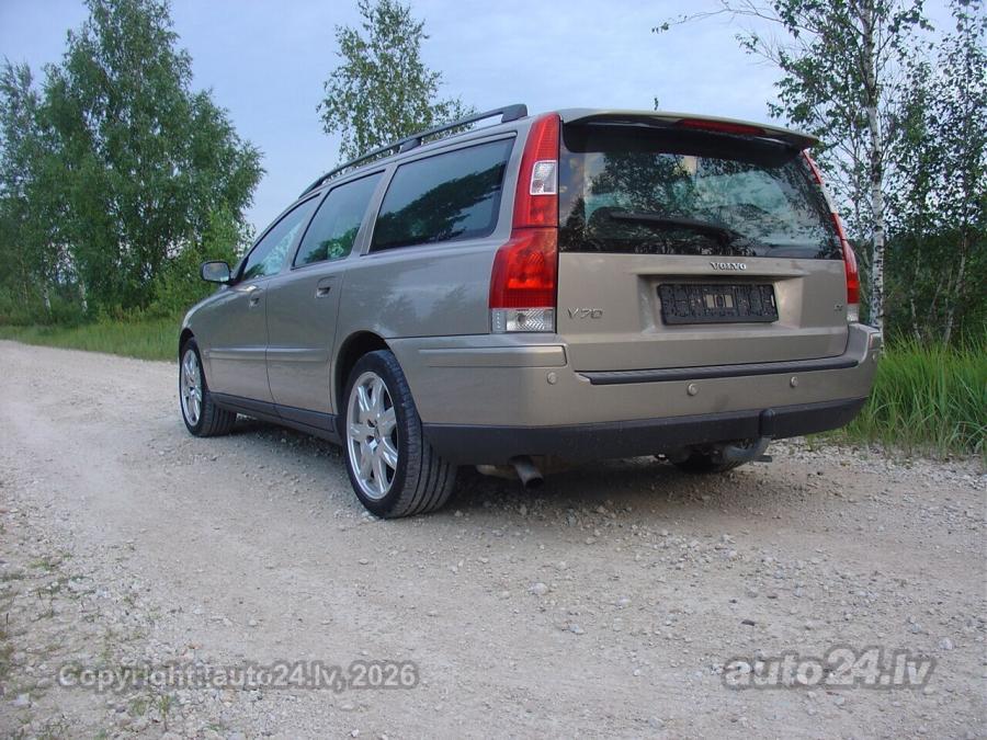 Smilšu krāsa Volvo V70 2004 Paide, ar dzinēja tilpumu 2.40 L un nobraukumu 440 tūkst. km par 3290 €, foto 3 vietnē AUTOMOTO.COM.LV