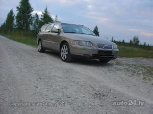 Smilšu krāsa Volvo V70 2004 Paide, ar dzinēja tilpumu 2.40 L un nobraukumu 440 tūkst. km par 3290 €, foto 4 vietnē AUTOMOTO.COM.LV