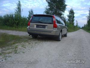 Smilšu krāsa Volvo V70 2004 Paide, ar dzinēja tilpumu 2.40 L un nobraukumu 440 tūkst. km par 3290 €, foto 5 vietnē AUTOMOTO.COM.LV