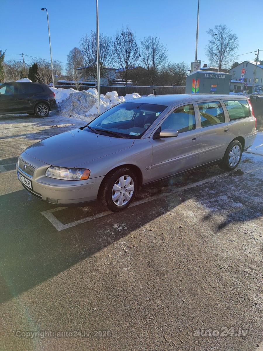 Smilšu krāsa Volvo V70 2005 Tallina, ar dzinēja tilpumu 2.40 L un nobraukumu 420 tūkst. km par 1999 €, foto 1 vietnē AUTOMOTO.COM.LV