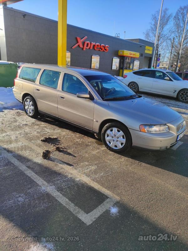 Beige Volvo V70 2005 in Tallinn, with an engine capacity of 2.40 L and mileage of 420 thousand km for 1999 €, photo 2 on AUTOMOTO.COM.LV