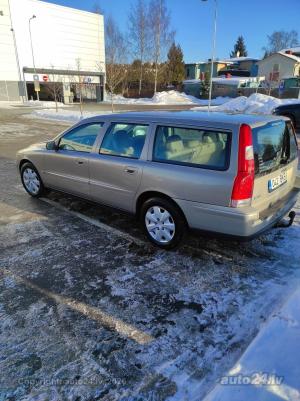 Smilšu krāsa Volvo V70 2005 Tallina, ar dzinēja tilpumu 2.40 L un nobraukumu 420 tūkst. km par 1999 €, foto 4 vietnē AUTOMOTO.COM.LV