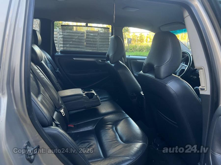Beige Volvo V70 2005 in Parnu, with an engine capacity of 2.40 L and mileage of 0 thousand km for 2490 €, photo 9 on AUTOMOTO.COM.LV