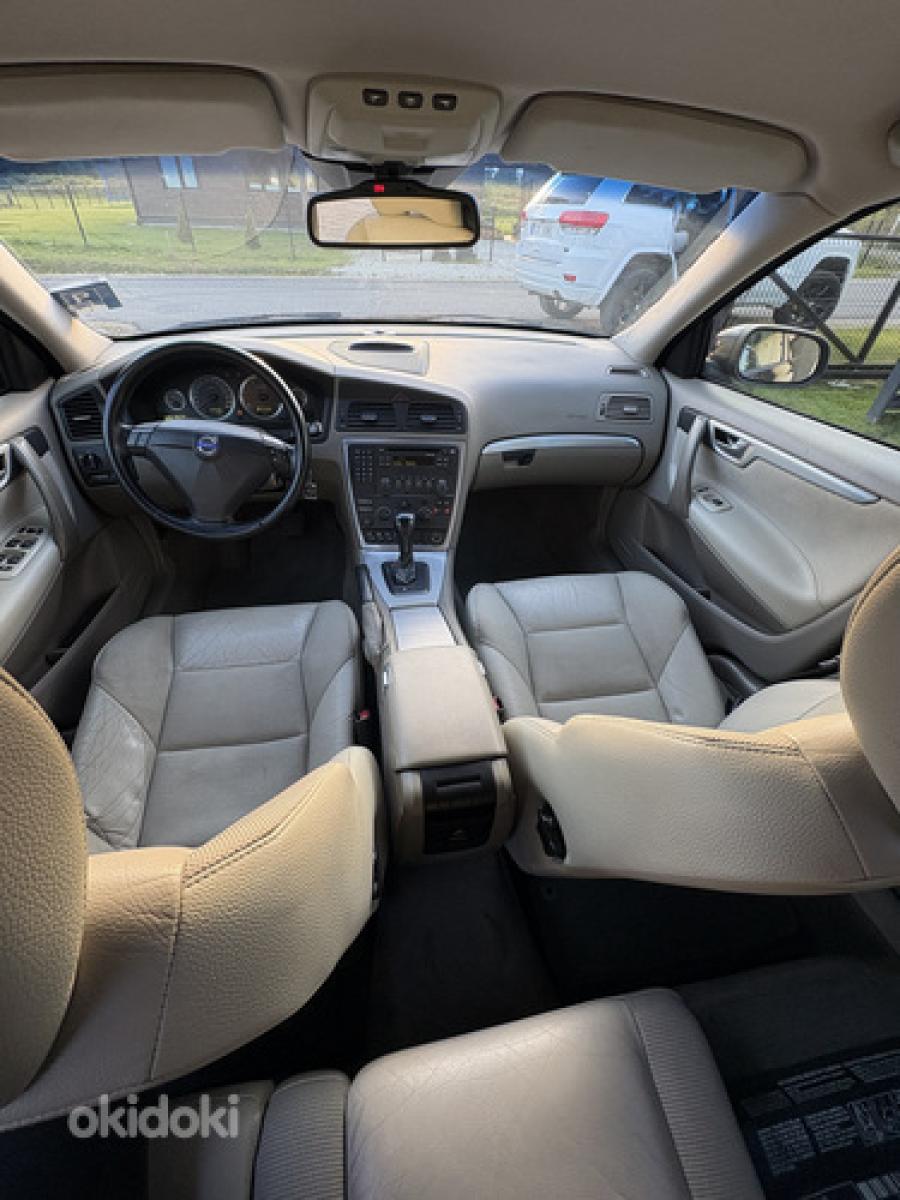 Beige Volvo V70 2006 in Tartu, with an engine capacity of 2.40 L and mileage of 338 thousand km for 4200 €, photo 6 on AUTOMOTO.COM.LV