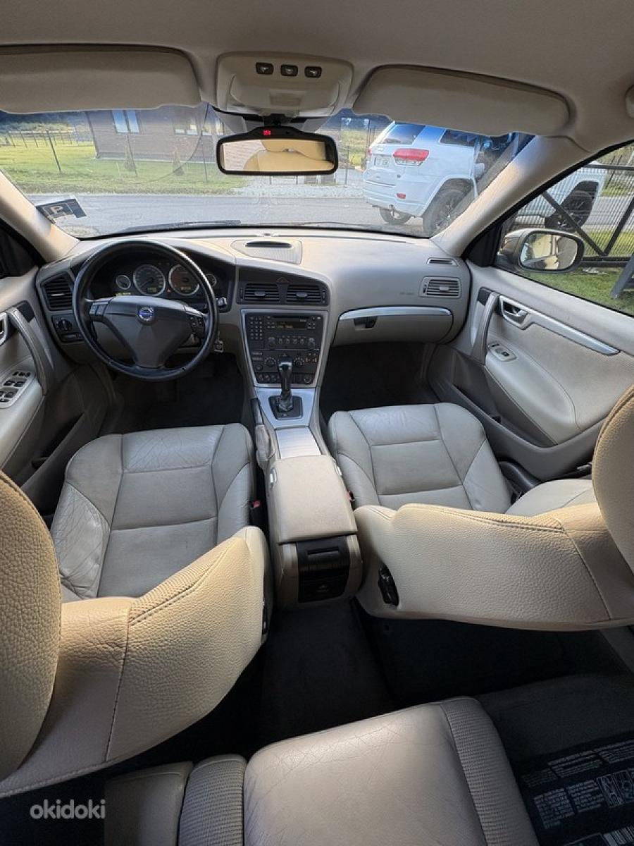 Beige Volvo V70 2006 in Tartu, with an engine capacity of 2.40 L and mileage of 338 thousand km for 4200 €, photo 20 on AUTOMOTO.COM.LV