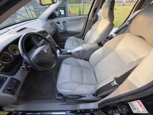 Beige Volvo V70 2006 in Tartu, with an engine capacity of 2.40 L and mileage of 338 thousand km for 4200 €, photo 23 on AUTOMOTO.COM.LV