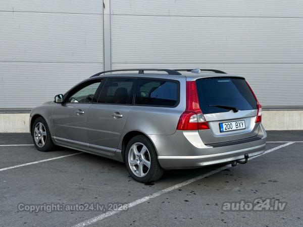 Beige Volvo V70 2007 in Tartu, with an engine capacity of 2.40 L and mileage of 367 thousand km for 4200 €, photo 4 on AUTOMOTO.COM.LV