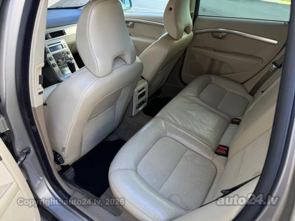 Beige Volvo V70 2007 in Tartu, with an engine capacity of 2.40 L and mileage of 367 thousand km for 4200 €, photo 7 on AUTOMOTO.COM.LV