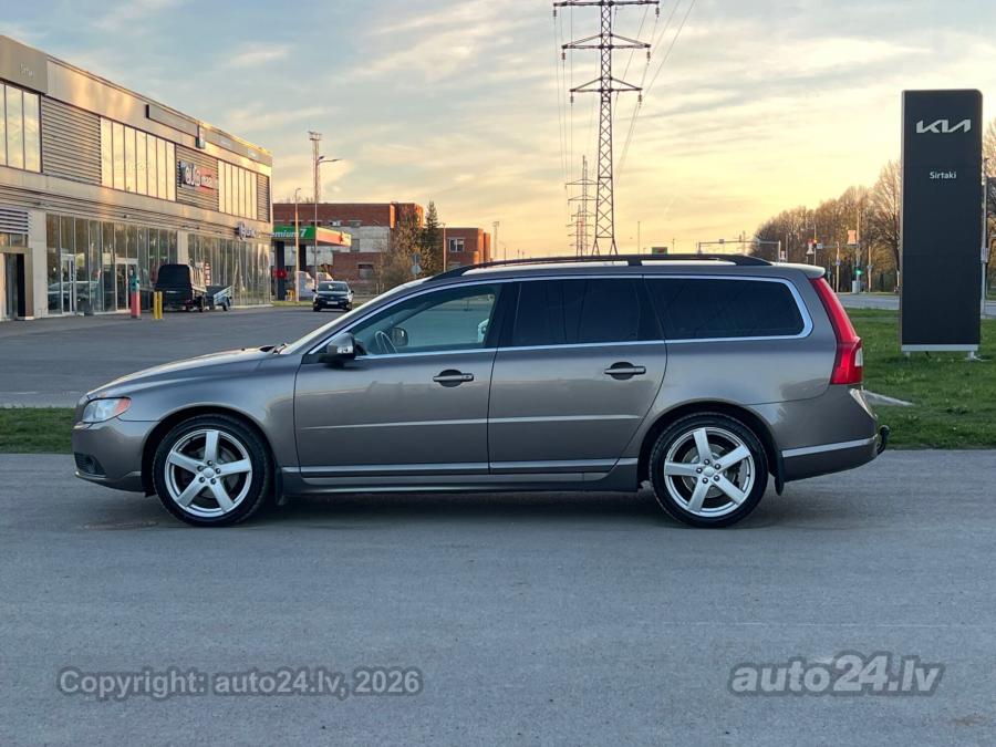 Smilšu krāsa Volvo V70 2010 Narva, ar dzinēja tilpumu 2.40 L un nobraukumu 430 tūkst. km par 3999 €, foto 1 vietnē AUTOMOTO.COM.LV