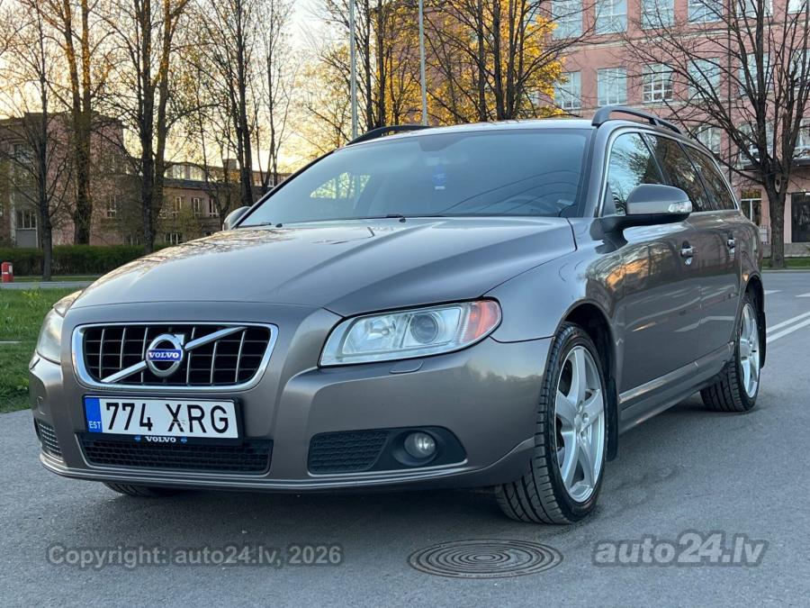 Smilšu krāsa Volvo V70 2010 Narva, ar dzinēja tilpumu 2.40 L un nobraukumu 430 tūkst. km par 3999 €, foto 4 vietnē AUTOMOTO.COM.LV