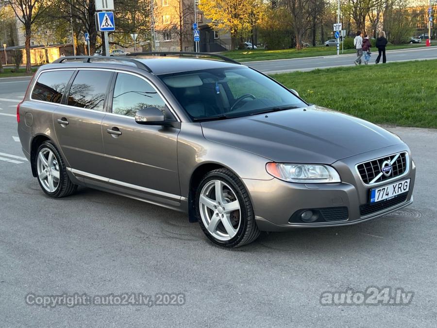 Smilšu krāsa Volvo V70 2010 Narva, ar dzinēja tilpumu 2.40 L un nobraukumu 430 tūkst. km par 3999 €, foto 6 vietnē AUTOMOTO.COM.LV