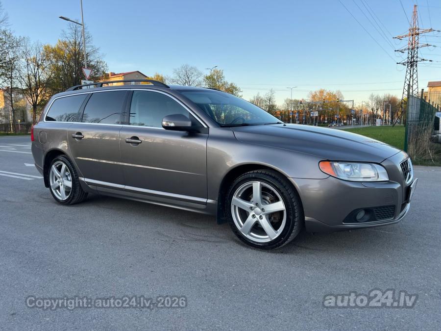 Smilšu krāsa Volvo V70 2010 Narva, ar dzinēja tilpumu 2.40 L un nobraukumu 430 tūkst. km par 3999 €, foto 13 vietnē AUTOMOTO.COM.LV