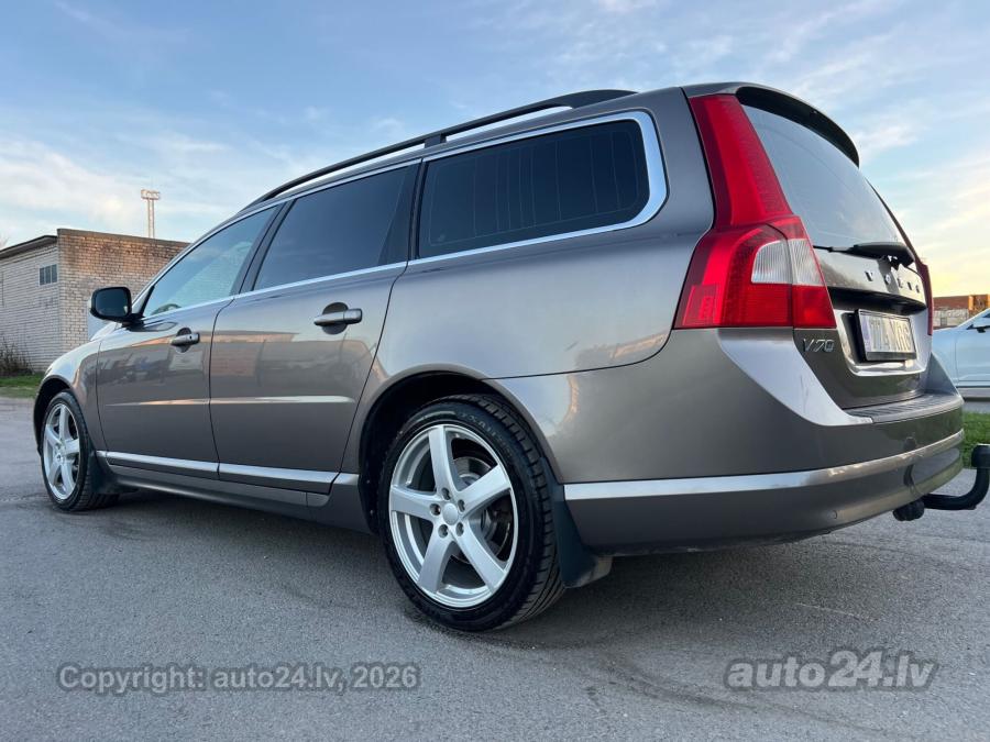 Smilšu krāsa Volvo V70 2010 Narva, ar dzinēja tilpumu 2.40 L un nobraukumu 430 tūkst. km par 3999 €, foto 14 vietnē AUTOMOTO.COM.LV