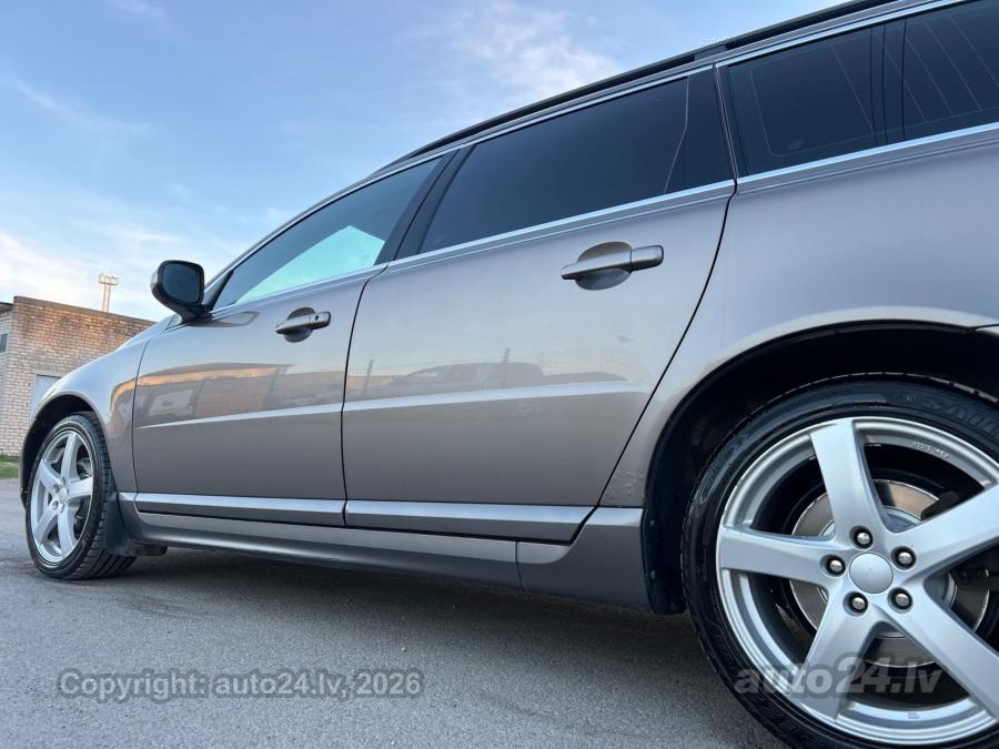 Smilšu krāsa Volvo V70 2010 Narva, ar dzinēja tilpumu 2.40 L un nobraukumu 430 tūkst. km par 3999 €, foto 16 vietnē AUTOMOTO.COM.LV