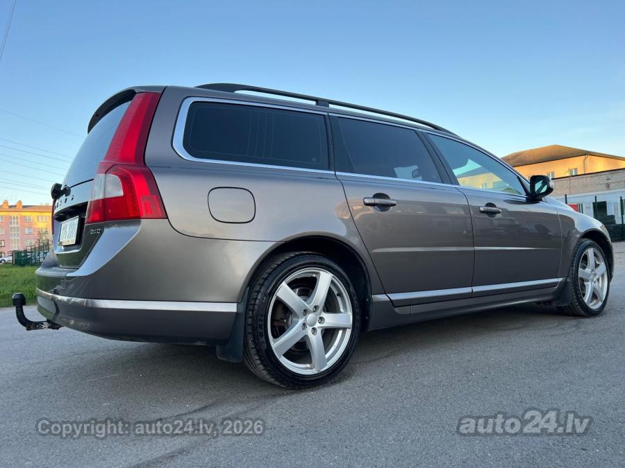 Smilšu krāsa Volvo V70 2010 Narva, ar dzinēja tilpumu 2.40 L un nobraukumu 430 tūkst. km par 3999 €, foto 17 vietnē AUTOMOTO.COM.LV