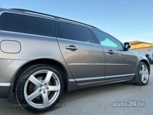 Smilšu krāsa Volvo V70 2010 Narva, ar dzinēja tilpumu 2.40 L un nobraukumu 430 tūkst. km par 3999 €, foto 18 vietnē AUTOMOTO.COM.LV