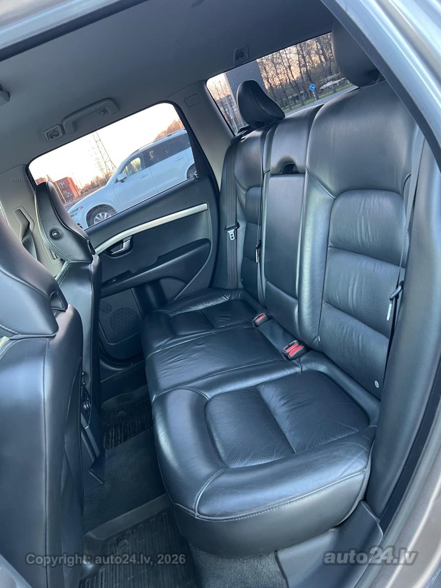 Smilšu krāsa Volvo V70 2010 Narva, ar dzinēja tilpumu 2.40 L un nobraukumu 430 tūkst. km par 3999 €, foto 23 vietnē AUTOMOTO.COM.LV