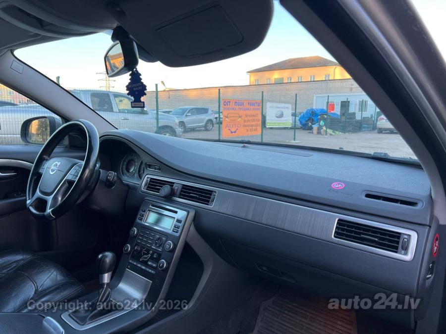 Smilšu krāsa Volvo V70 2010 Narva, ar dzinēja tilpumu 2.40 L un nobraukumu 430 tūkst. km par 3999 €, foto 26 vietnē AUTOMOTO.COM.LV