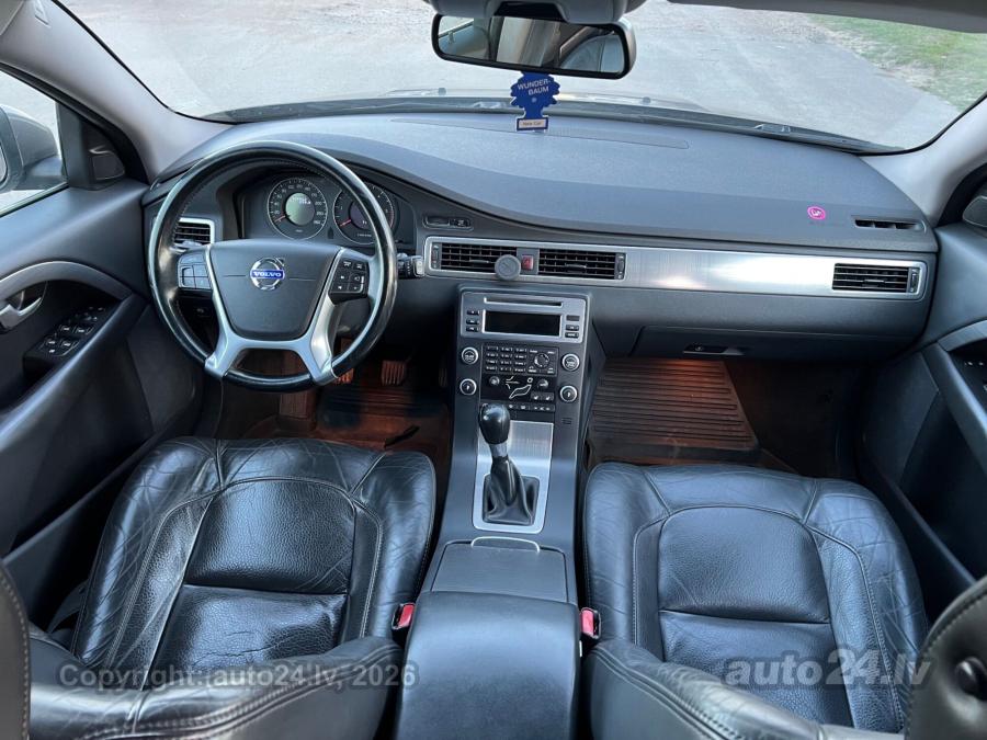 Smilšu krāsa Volvo V70 2010 Narva, ar dzinēja tilpumu 2.40 L un nobraukumu 430 tūkst. km par 3999 €, foto 27 vietnē AUTOMOTO.COM.LV