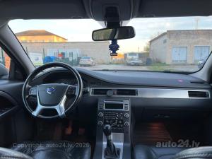 Smilšu krāsa Volvo V70 2010 Narva, ar dzinēja tilpumu 2.40 L un nobraukumu 430 tūkst. km par 3999 €, foto 28 vietnē AUTOMOTO.COM.LV