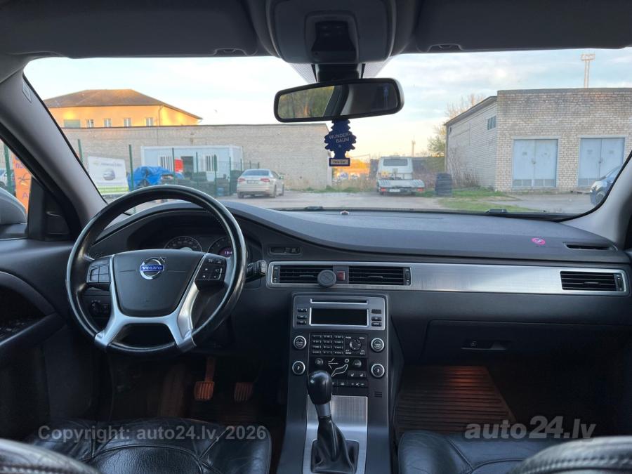 Smilšu krāsa Volvo V70 2010 Narva, ar dzinēja tilpumu 2.40 L un nobraukumu 430 tūkst. km par 3999 €, foto 28 vietnē AUTOMOTO.COM.LV