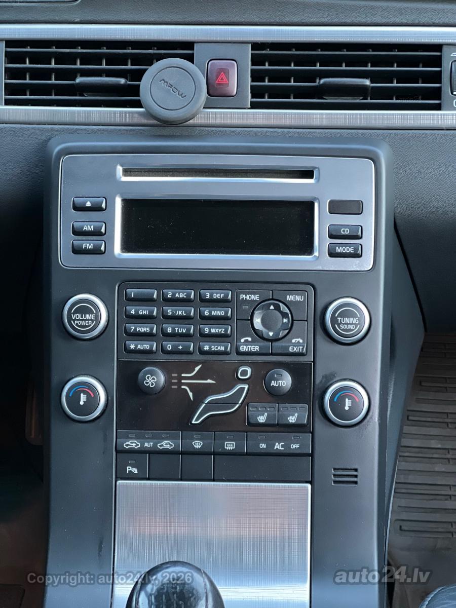 Smilšu krāsa Volvo V70 2010 Narva, ar dzinēja tilpumu 2.40 L un nobraukumu 430 tūkst. km par 3999 €, foto 30 vietnē AUTOMOTO.COM.LV