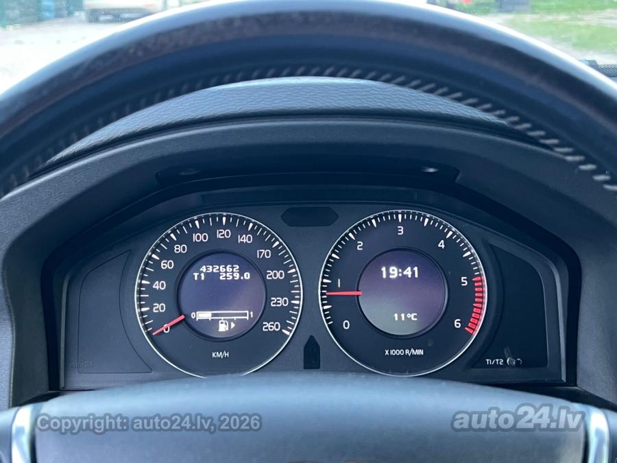 Smilšu krāsa Volvo V70 2010 Narva, ar dzinēja tilpumu 2.40 L un nobraukumu 430 tūkst. km par 3999 €, foto 31 vietnē AUTOMOTO.COM.LV