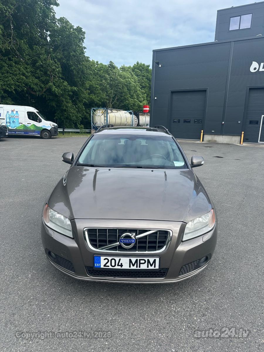 Smilšu krāsa Volvo V70 2010 Tallina, ar dzinēja tilpumu 1.60 L un nobraukumu 253 tūkst. km par 5000 €, foto 1 vietnē AUTOMOTO.COM.LV