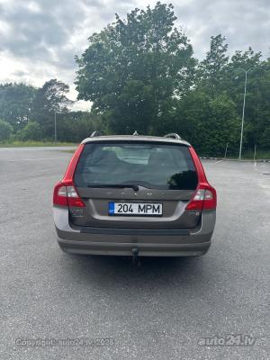 Smilšu krāsa Volvo V70 2010 Tallina, ar dzinēja tilpumu 1.60 L un nobraukumu 253 tūkst. km par 5000 €, foto 3 vietnē AUTOMOTO.COM.LV