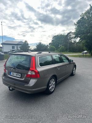Smilšu krāsa Volvo V70 2010 Tallina, ar dzinēja tilpumu 1.60 L un nobraukumu 253 tūkst. km par 5000 €, foto 4 vietnē AUTOMOTO.COM.LV