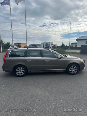Smilšu krāsa Volvo V70 2010 Tallina, ar dzinēja tilpumu 1.60 L un nobraukumu 253 tūkst. km par 5000 €, foto 5 vietnē AUTOMOTO.COM.LV