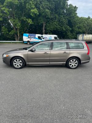 Smilšu krāsa Volvo V70 2010 Tallina, ar dzinēja tilpumu 1.60 L un nobraukumu 253 tūkst. km par 5000 €, foto 8 vietnē AUTOMOTO.COM.LV