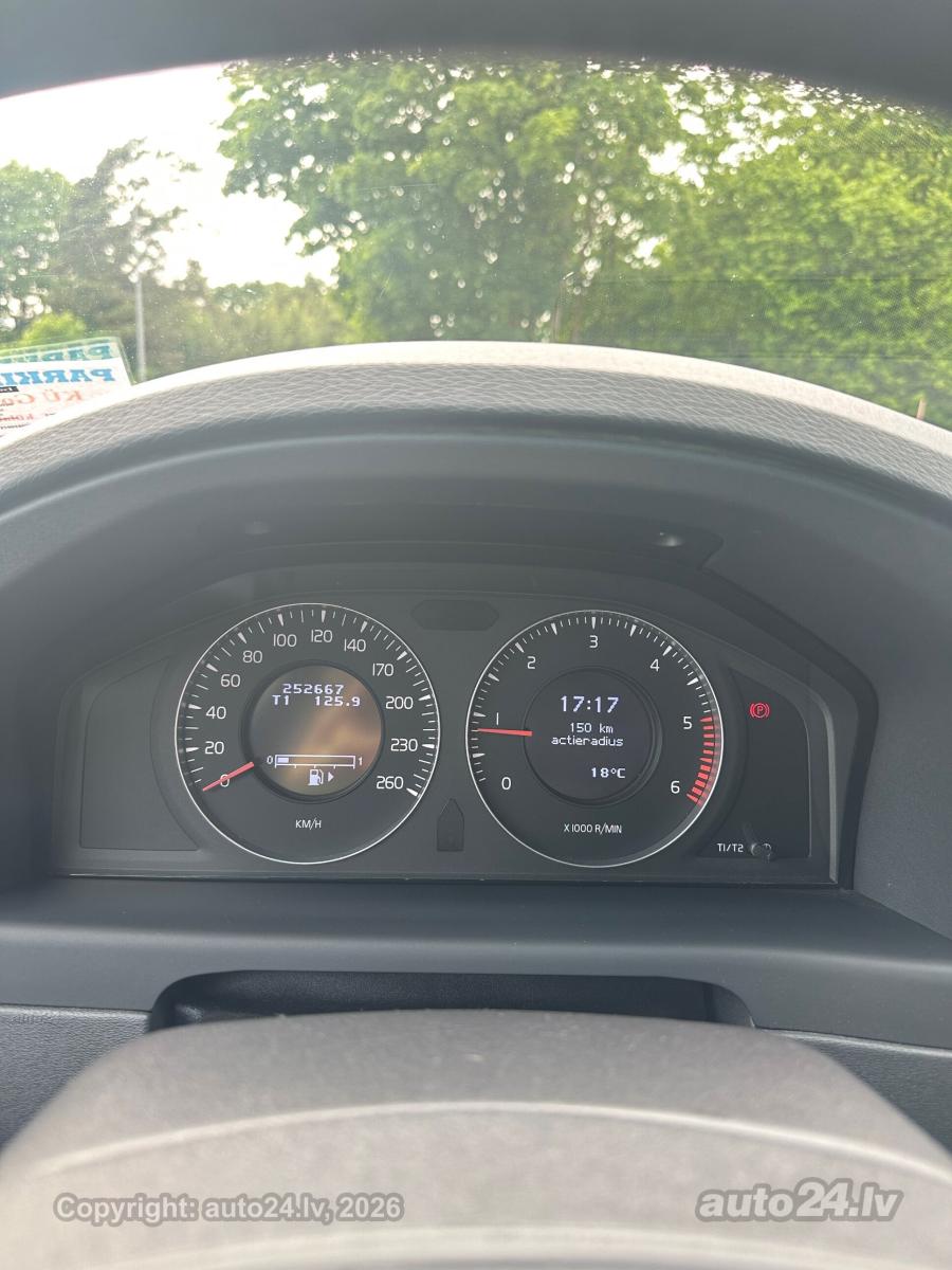 Smilšu krāsa Volvo V70 2010 Tallina, ar dzinēja tilpumu 1.60 L un nobraukumu 253 tūkst. km par 5000 €, foto 10 vietnē AUTOMOTO.COM.LV