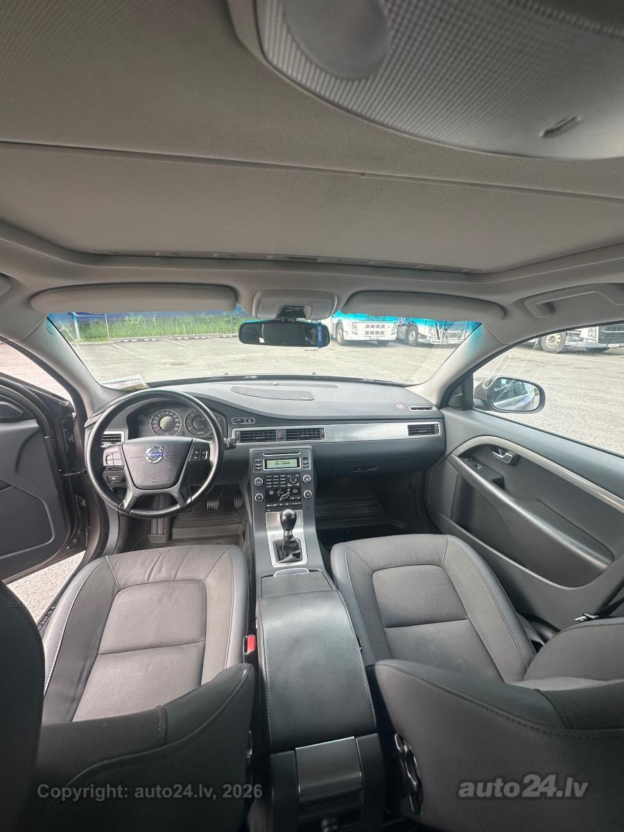 Smilšu krāsa Volvo V70 2010 Tallina, ar dzinēja tilpumu 1.60 L un nobraukumu 253 tūkst. km par 5000 €, foto 12 vietnē AUTOMOTO.COM.LV