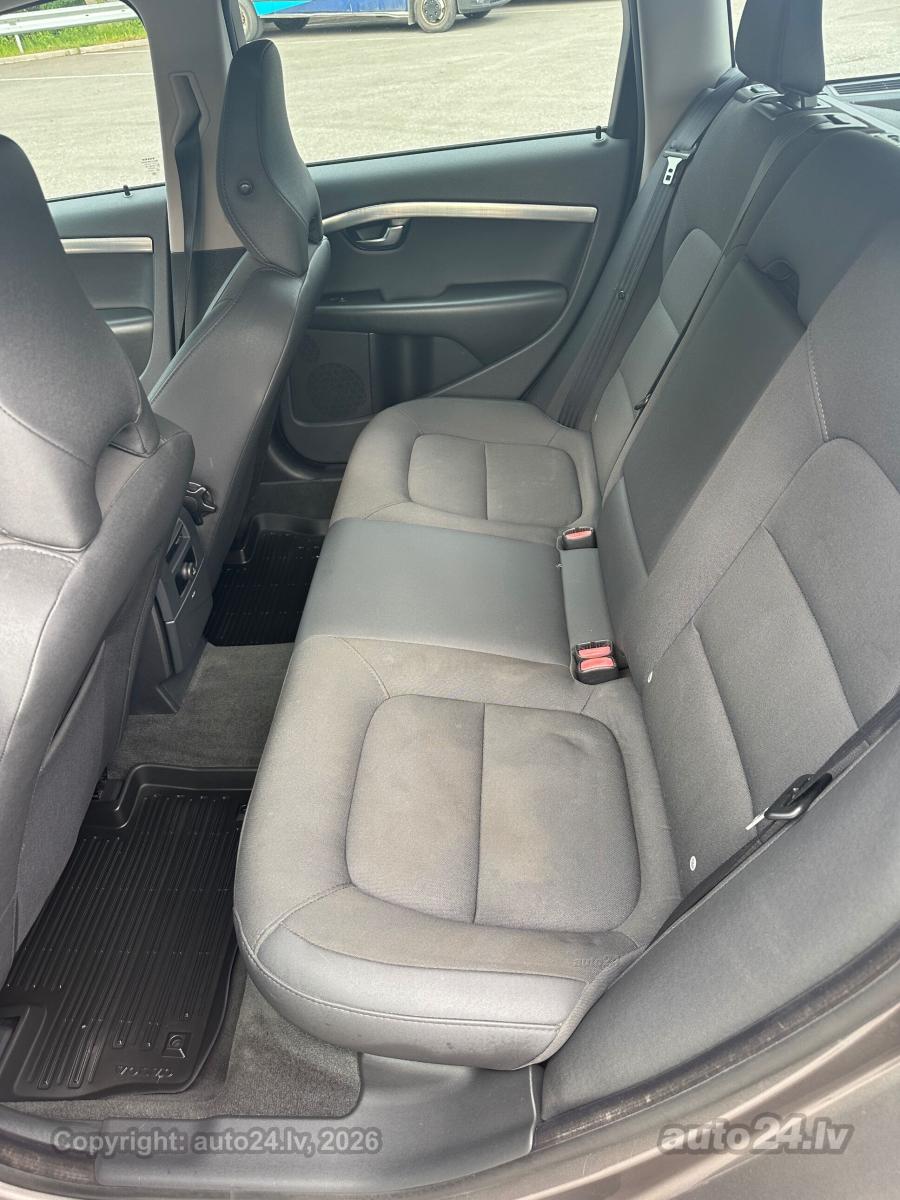 Smilšu krāsa Volvo V70 2010 Tallina, ar dzinēja tilpumu 1.60 L un nobraukumu 253 tūkst. km par 5000 €, foto 13 vietnē AUTOMOTO.COM.LV