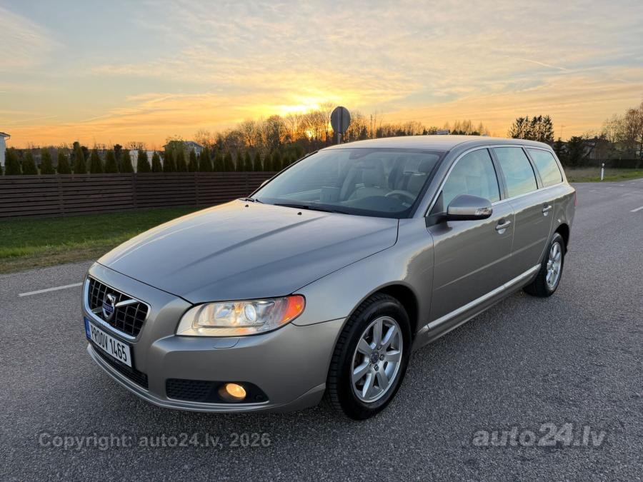 Beige Volvo V70 2011 in Tallinn, with an engine capacity of 2.00 L and mileage of 269 thousand km for 7690 €, photo 1 on AUTOMOTO.COM.LV