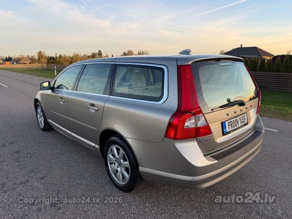 Smilšu krāsa Volvo V70 2011 Tallina, ar dzinēja tilpumu 2.00 L un nobraukumu 269 tūkst. km par 7690 €, foto 2 vietnē AUTOMOTO.COM.LV