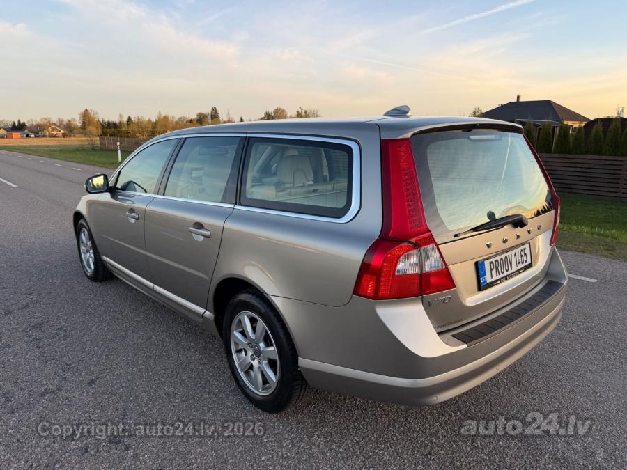 Beige Volvo V70 2011 in Tallinn, with an engine capacity of 2.00 L and mileage of 269 thousand km for 7690 €, photo 3 on AUTOMOTO.COM.LV