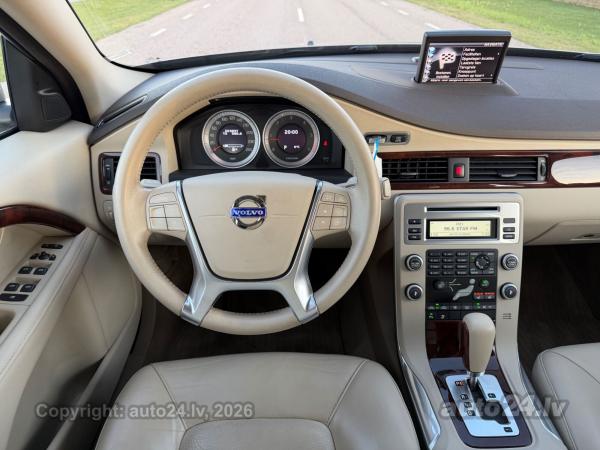 Smilšu krāsa Volvo V70 2011 Tallina, ar dzinēja tilpumu 2.00 L un nobraukumu 269 tūkst. km par 7690 €, foto 5 vietnē AUTOMOTO.COM.LV