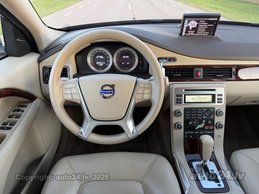 Beige Volvo V70 2011 in Tallinn, with an engine capacity of 2.00 L and mileage of 269 thousand km for 7690 €, photo 6 on AUTOMOTO.COM.LV
