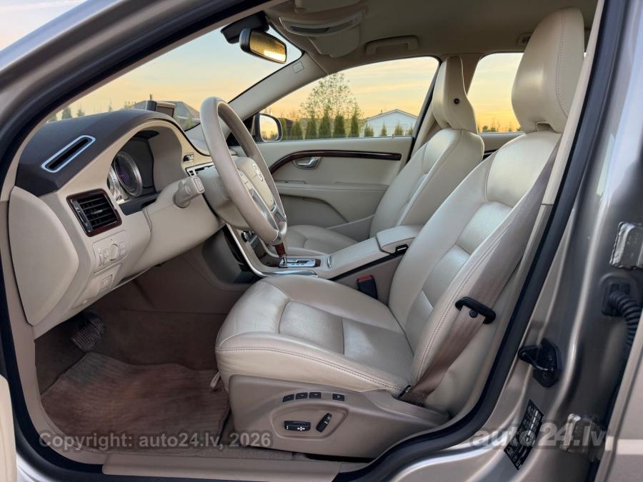 Beige Volvo V70 2011 in Tallinn, with an engine capacity of 2.00 L and mileage of 269 thousand km for 7690 €, photo 8 on AUTOMOTO.COM.LV