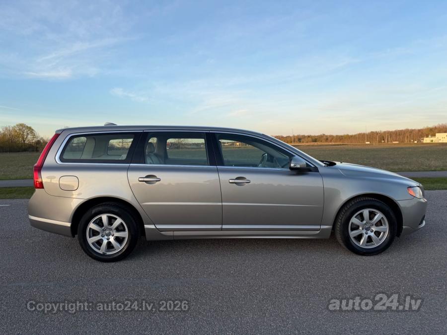 Beige Volvo V70 2011 in Tallinn, with an engine capacity of 2.00 L and mileage of 269 thousand km for 7690 €, photo 11 on AUTOMOTO.COM.LV