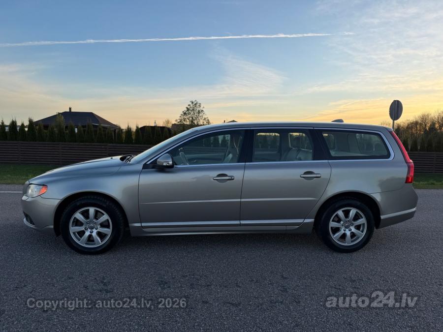 Beige Volvo V70 2011 in Tallinn, with an engine capacity of 2.00 L and mileage of 269 thousand km for 7690 €, photo 13 on AUTOMOTO.COM.LV