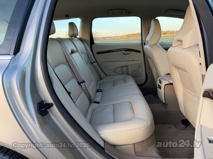 Beige Volvo V70 2011 in Tallinn, with an engine capacity of 2.00 L and mileage of 269 thousand km for 7690 €, photo 16 on AUTOMOTO.COM.LV