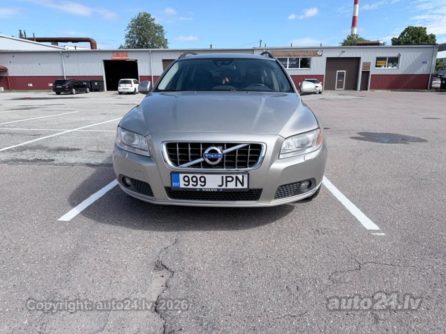 Beige Volvo V70 2013 in Tallinn, with an engine capacity of 1.60 L and mileage of 283 thousand km for 6900 €, photo 3 on AUTOMOTO.COM.LV