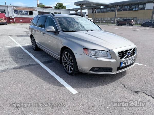 Beige Volvo V70 2013 in Tallinn, with an engine capacity of 1.60 L and mileage of 283 thousand km for 6900 €, photo 3 on AUTOMOTO.COM.LV