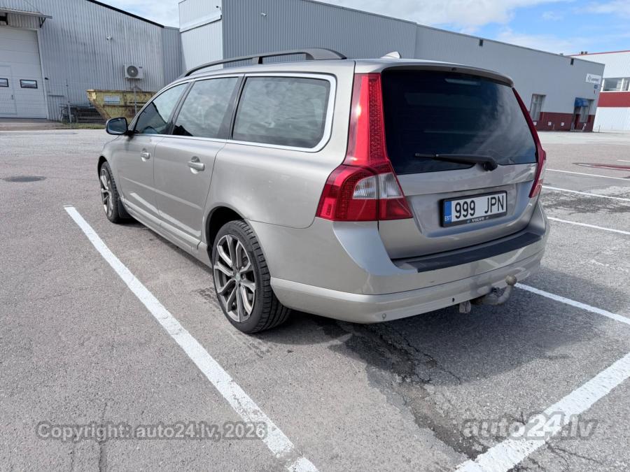 Beige Volvo V70 2013 in Tallinn, with an engine capacity of 1.60 L and mileage of 283 thousand km for 6900 €, photo 6 on AUTOMOTO.COM.LV