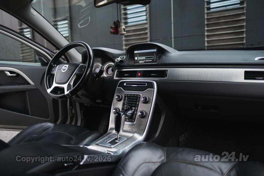 Smilšu krāsa Volvo V70 2013 Tallina, ar dzinēja tilpumu 1.60 L un nobraukumu 284 tūkst. km par 5990 €, foto 8 vietnē AUTOMOTO.COM.LV