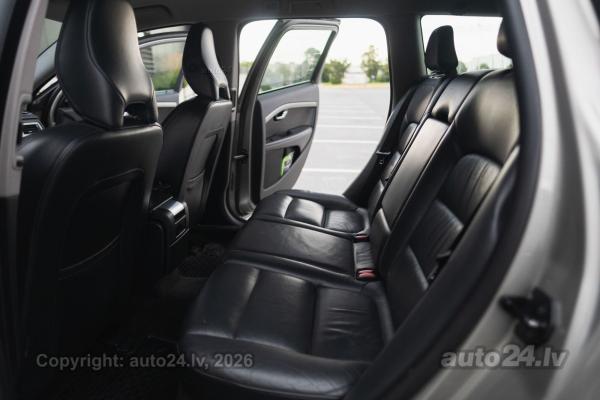 Beige Volvo V70 2013 in Tallinn, with an engine capacity of 1.60 L and mileage of 284 thousand km for 5990 €, photo 9 on AUTOMOTO.COM.LV
