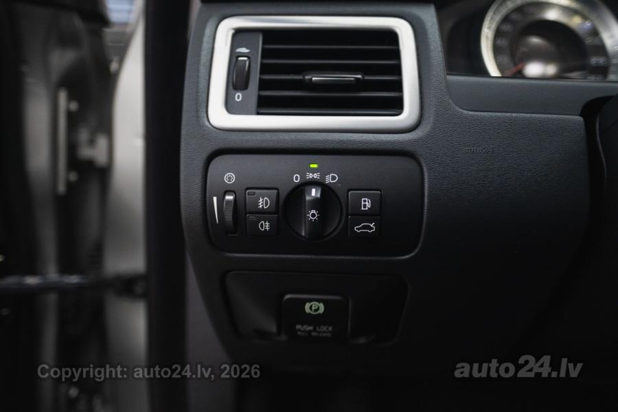 Smilšu krāsa Volvo V70 2013 Tallina, ar dzinēja tilpumu 1.60 L un nobraukumu 284 tūkst. km par 5990 €, foto 12 vietnē AUTOMOTO.COM.LV